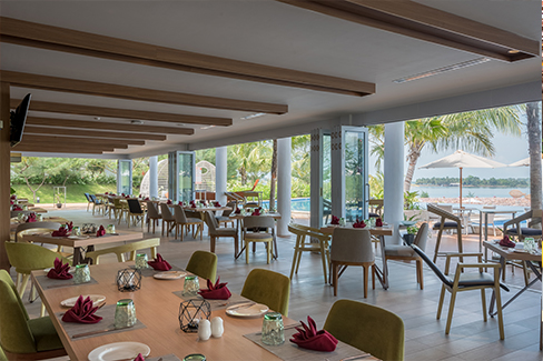 Beach Club in Batam | Dine & Wine | HARRIS Resort Barelang Batam