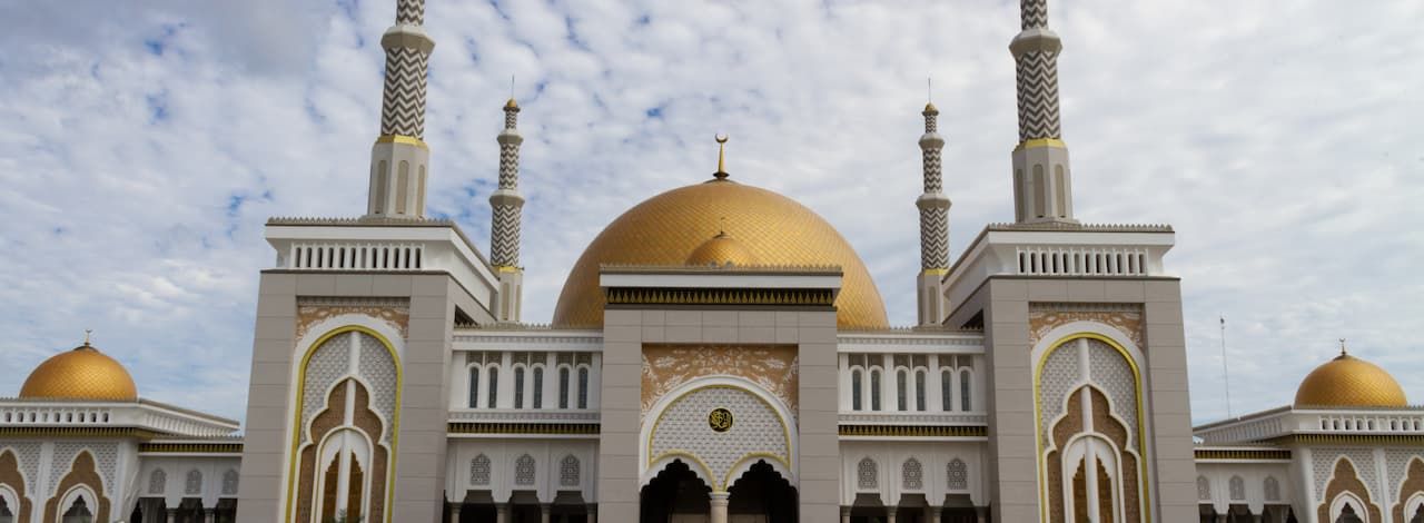 Admiring the Grandeur of Jambi’s Al-Falah Grand Mosque