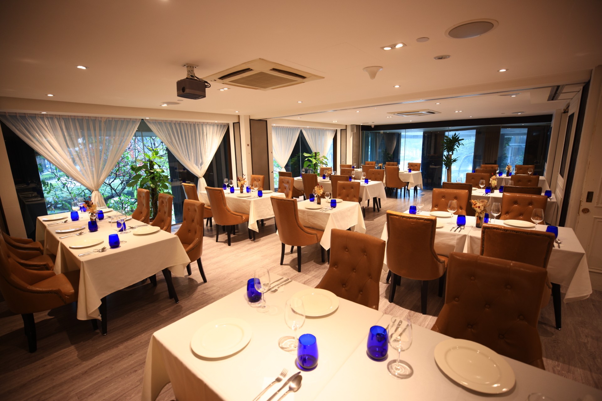 Dining | Ascott Raffles Place Singapore | English