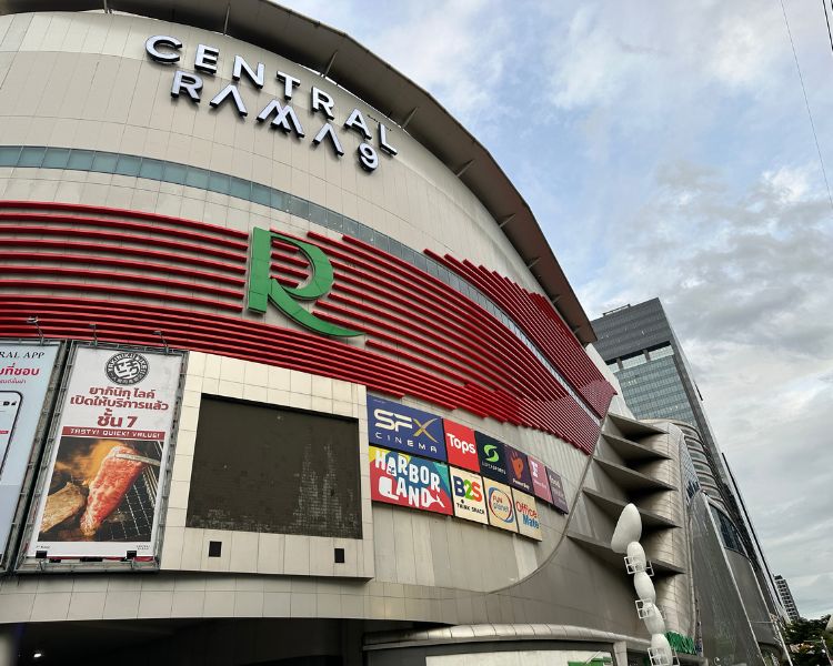 Exploring the Vibrant Attractions Near Ratchadapisek Rama 9