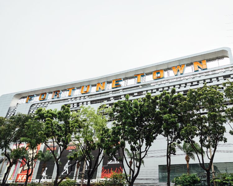 Exploring the Vibrant Attractions Near Ratchadapisek Rama 9